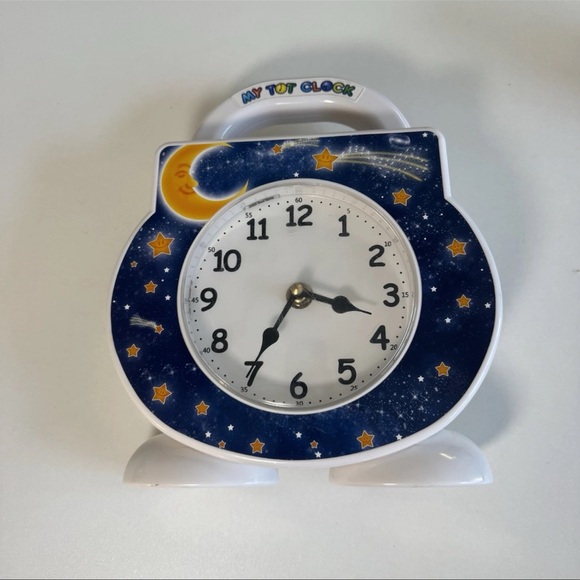 white dove innivation | Wall Decor | Vintage My Tot Clock Kids Desk ...